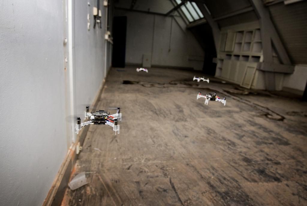 Swarm of tiny drones explores unknown environments · RoboHouse