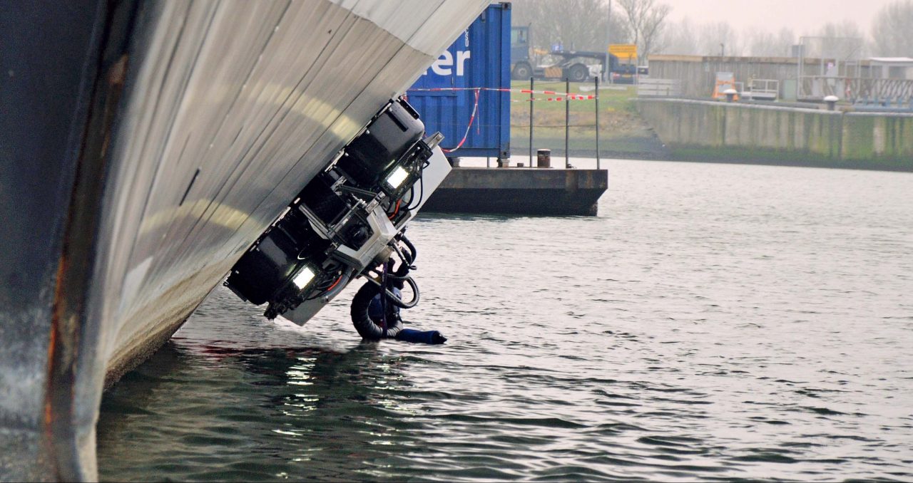 Fleet Cleaner Robot · RoboHouse