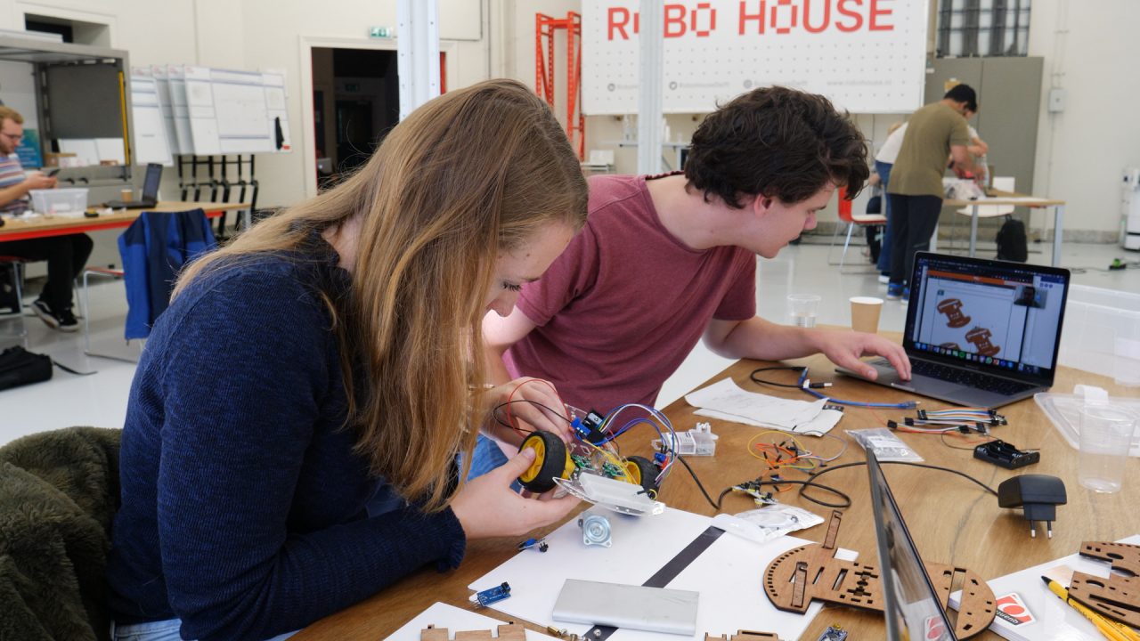 Master Robotics starts, Minor Robotics starts · RoboHouse