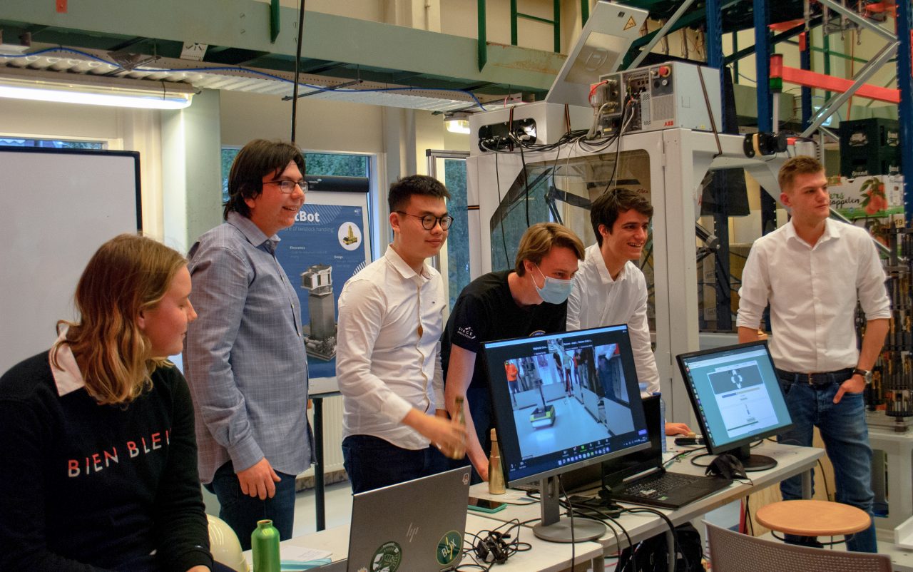 Minor Robotics 2021-2022 · RoboHouse