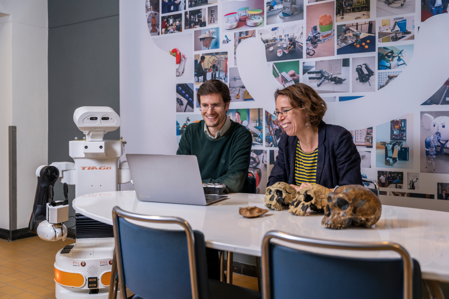 Can robots invent tools like our ancient ancestors did? · RoboHouse